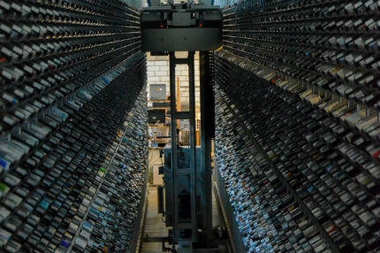 Automatic small parts storage unit